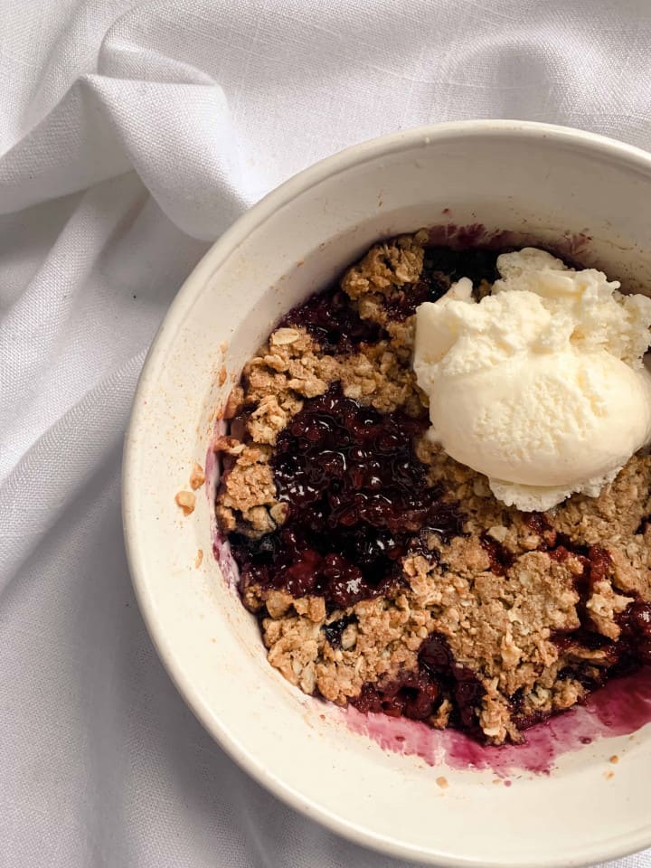 Easy Microwave Berry Crumble - Nourished by Nic