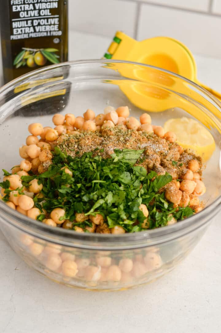 5-Minute Greek Marinated Chickpeas - Nourished by Nic