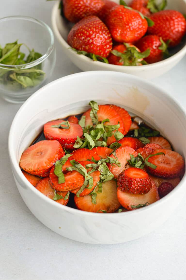 Balsamic Strawberry and Chicken Sandwich - Nourished by Nic